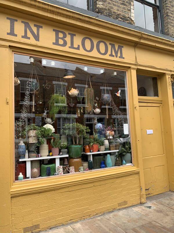 21 Shop Window Display Ideas & Design Tips | CREOATE