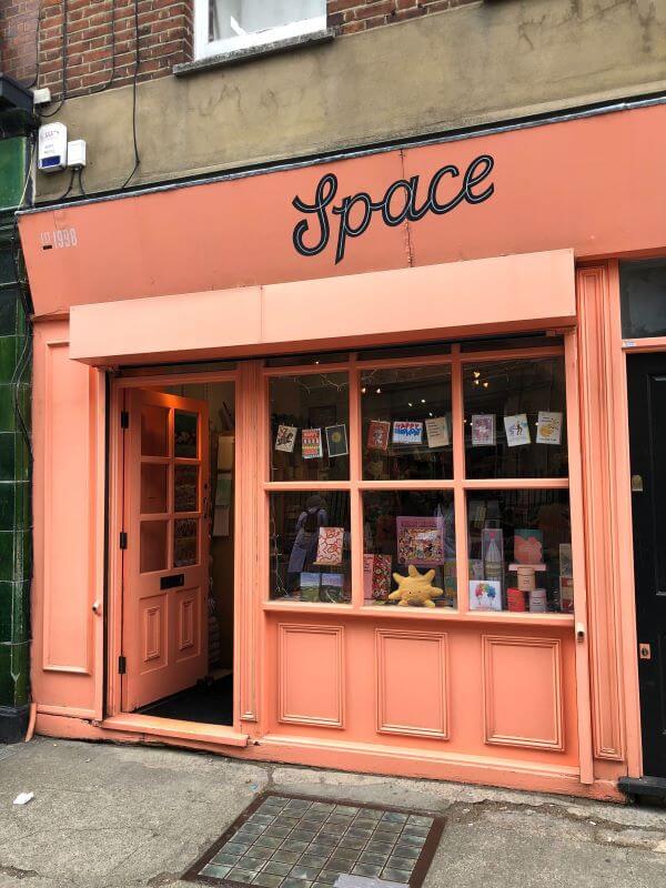 21 Shop Window Display Ideas & Design Tips | CREOATE