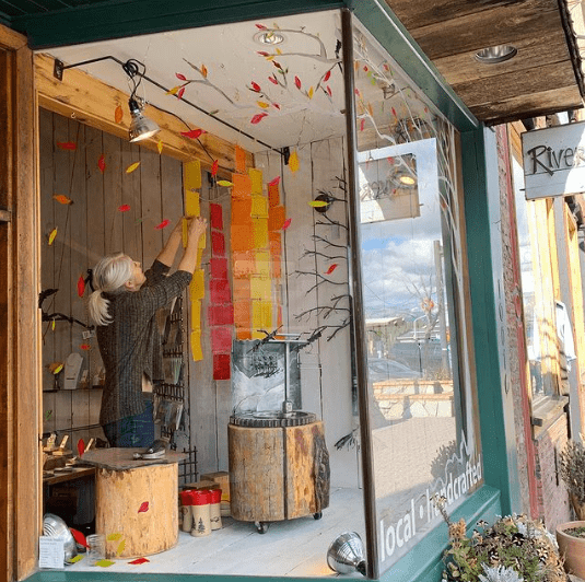 17 Easy Autumn Window Display Ideas for Your Store