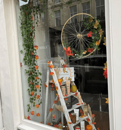 17 Easy Autumn Window Display Ideas for Your Store