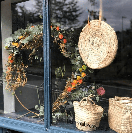 17 Easy Autumn Window Display Ideas for Your Store